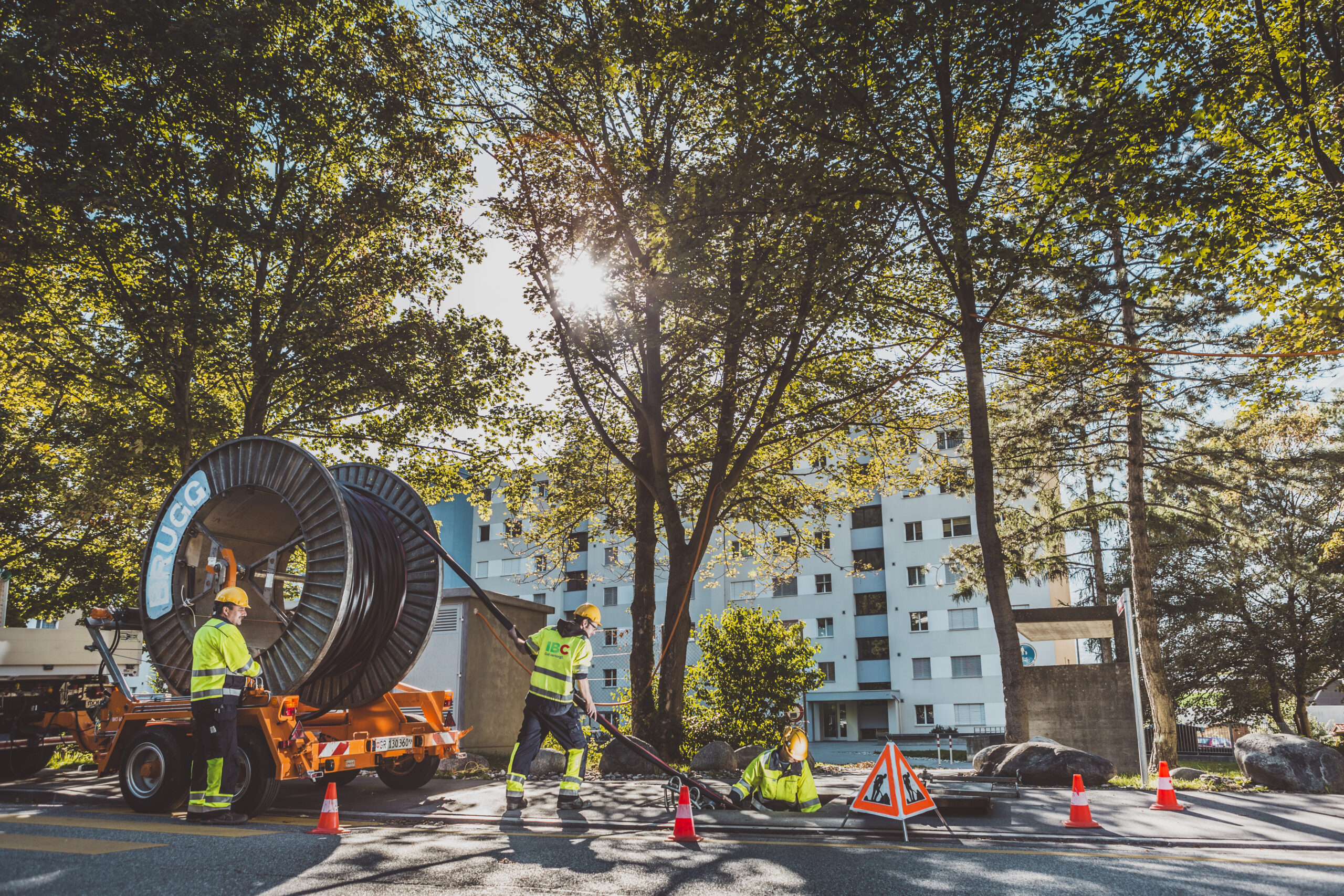15-09-16_Strom_Kabelzug_Saluferstrasse_Grossmann_Riedi_Vieli_JFRE9095 ...